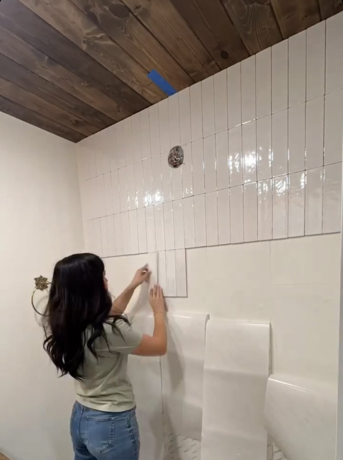 Easy Tile Wall With MusselBound Adhesive - Newbuild Newlyweds