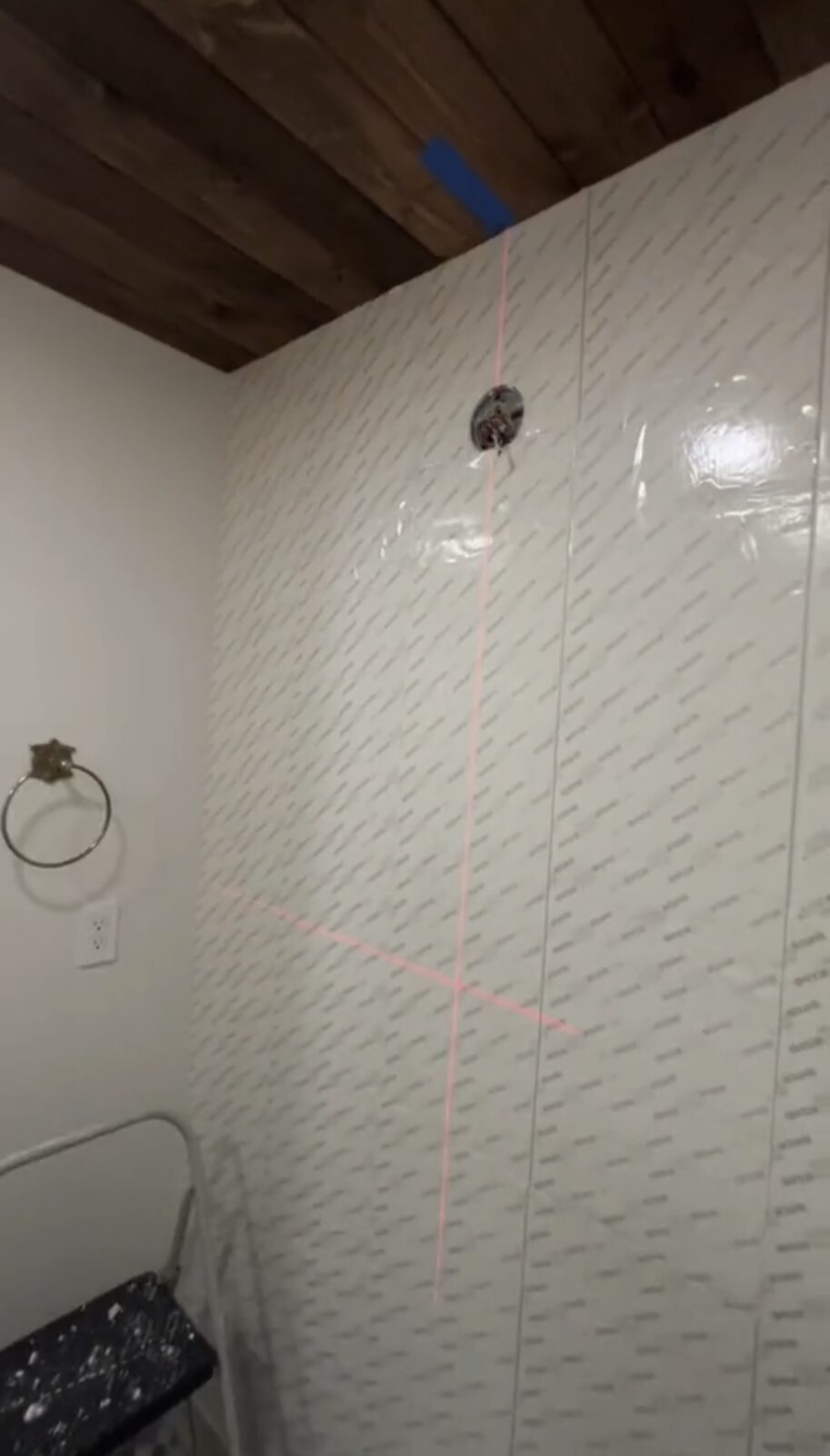 Easy Tile Wall With MusselBound Adhesive - Newbuild Newlyweds