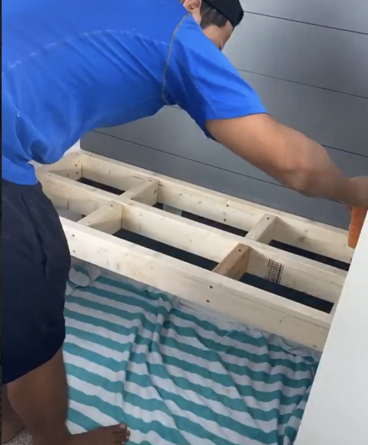 DIY Reading Nook Floating Bench - Newbuild Newlyweds