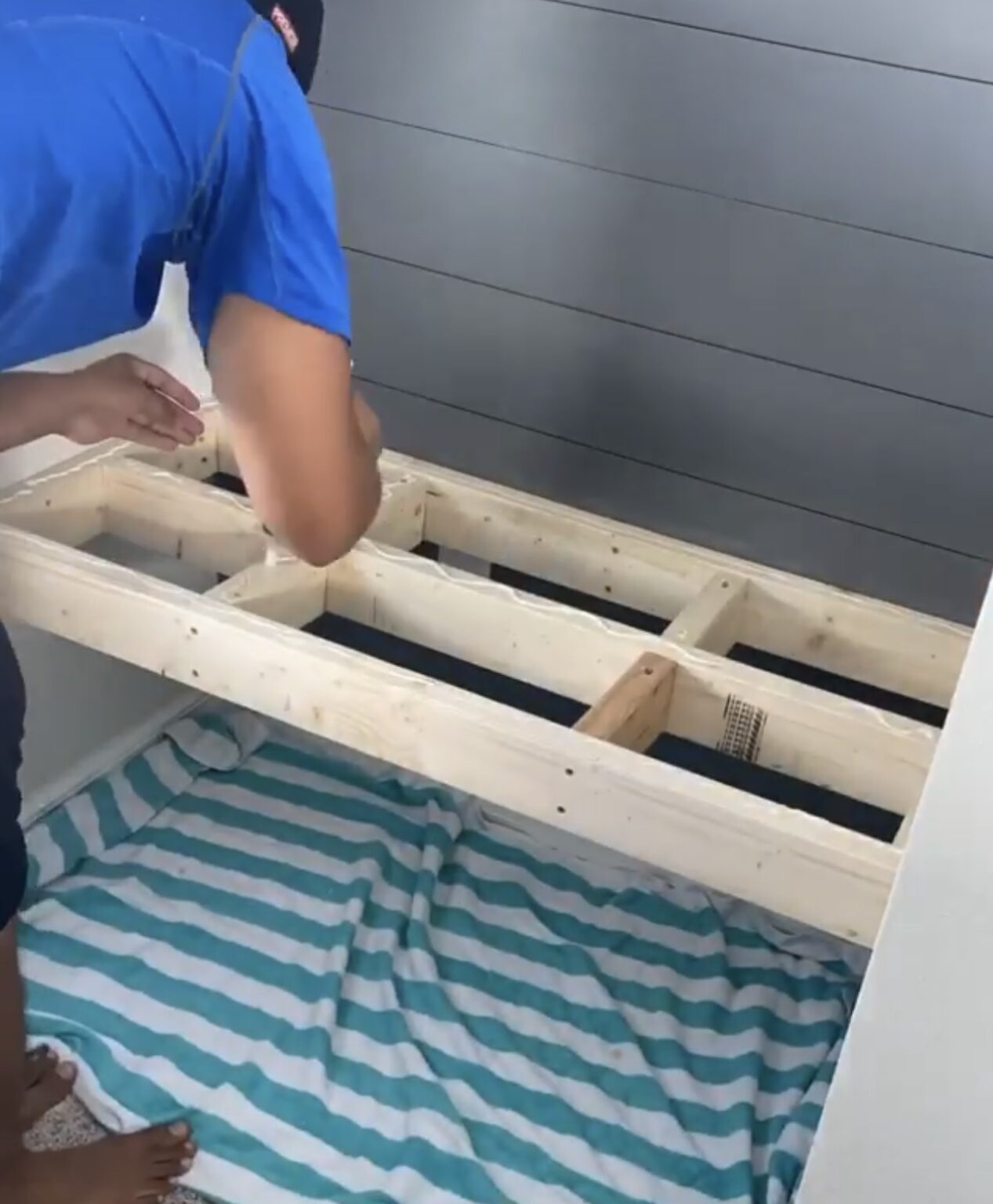 DIY Reading Nook Floating Bench - Newbuild Newlyweds