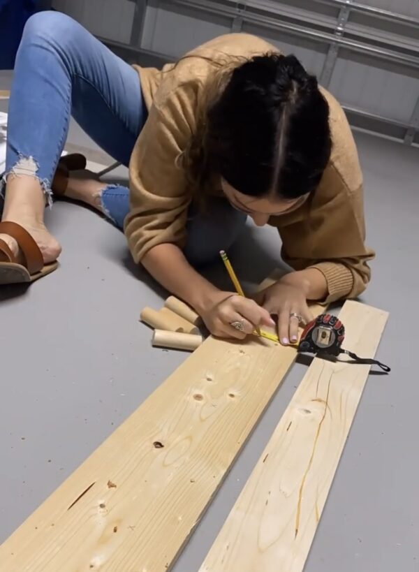 DIY Wood Peg Shelf - Newbuild Newlyweds